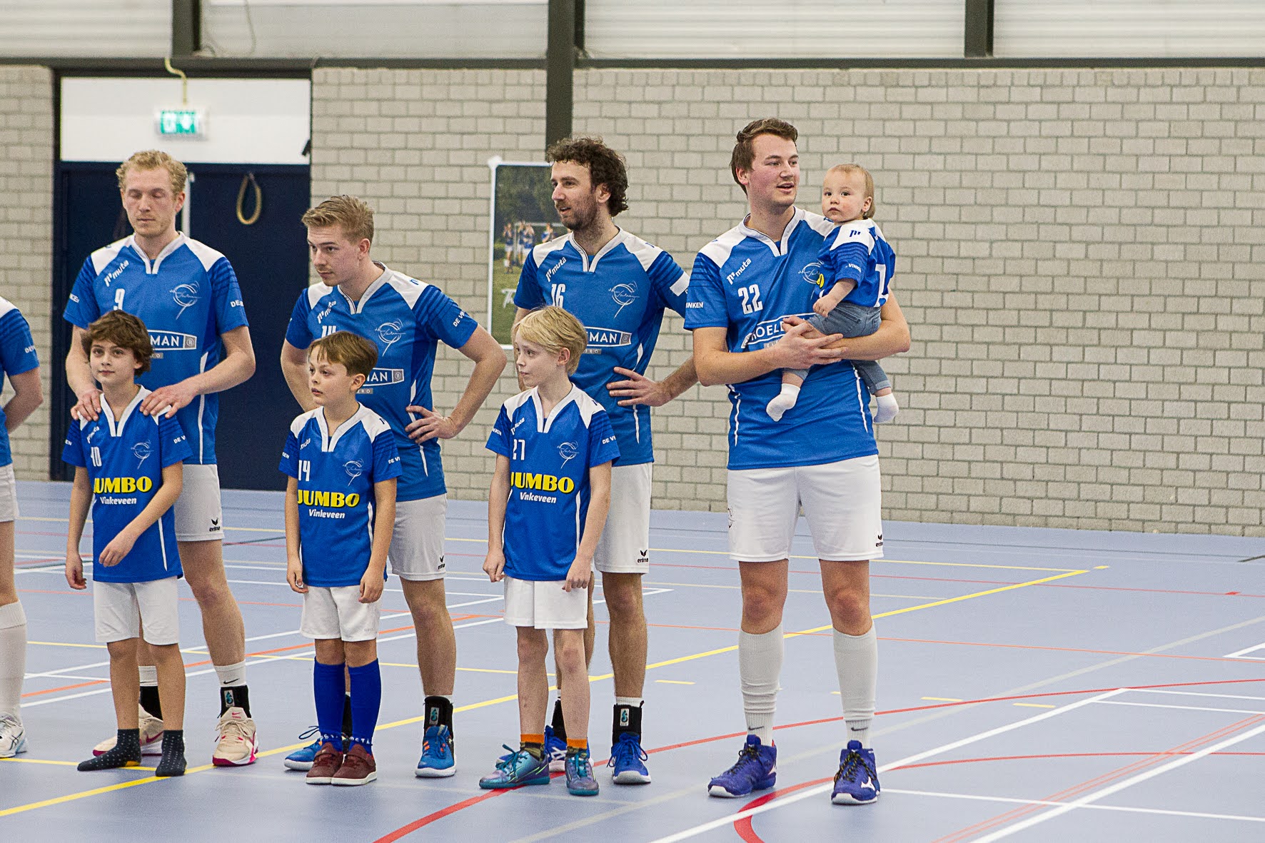 De Vinken sluit zaalseizoen af met dubbele winst op Atlantis ...